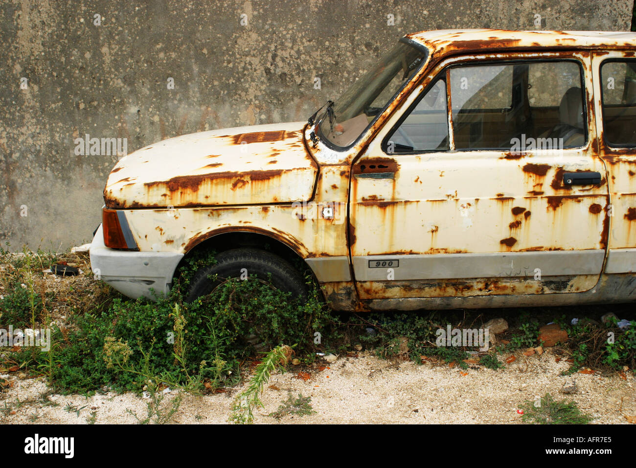Rusted out Renault 4 car Stock Photo - Alamy