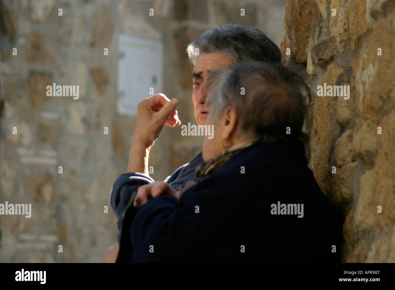 Italian women talking Stock Photo - Alamy