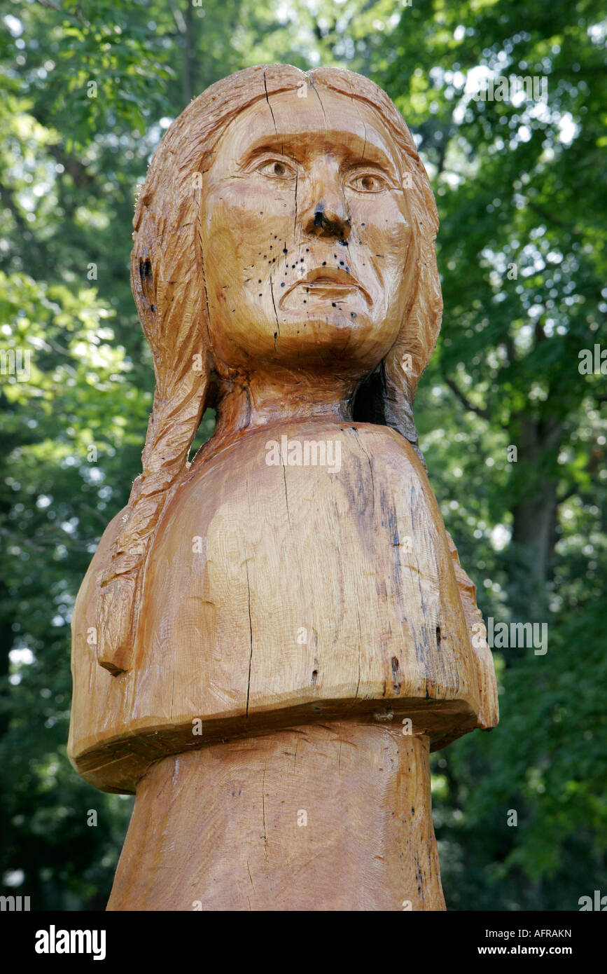 Carving from tree trunk hi-res stock photography and images - Alamy