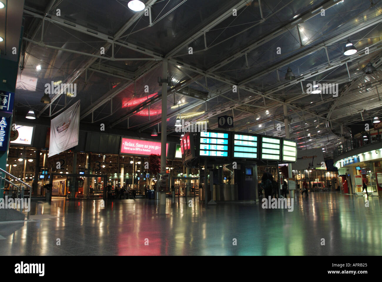 Timetable piccadilly station manchester hi-res stock photography and ...