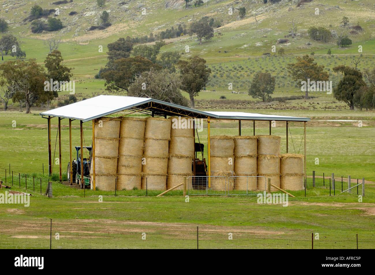 Open sided barn hi-res stock photography and images - Alamy