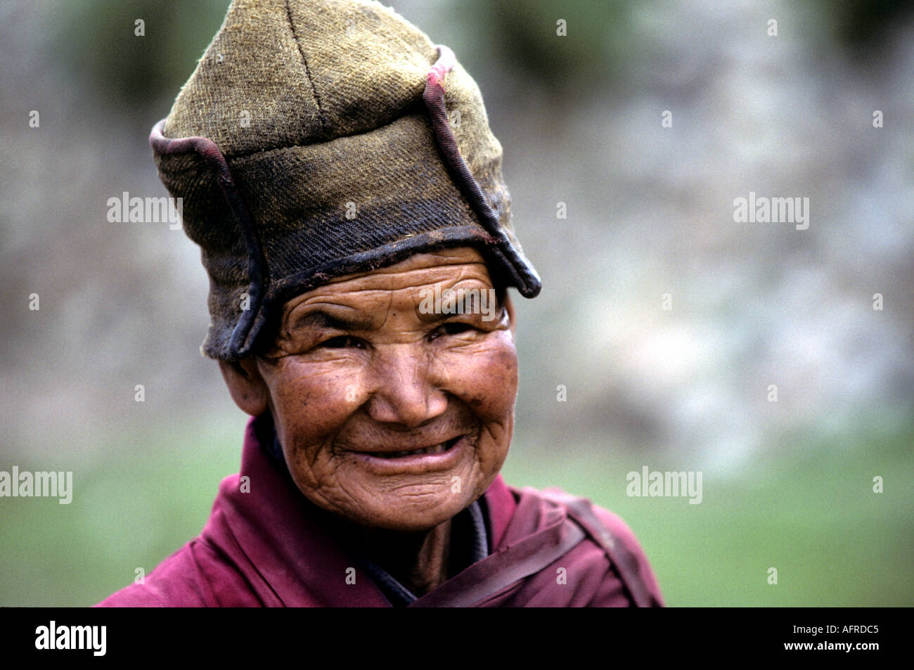 Ladakh woman with traditional hat Stock Photo - Alamy