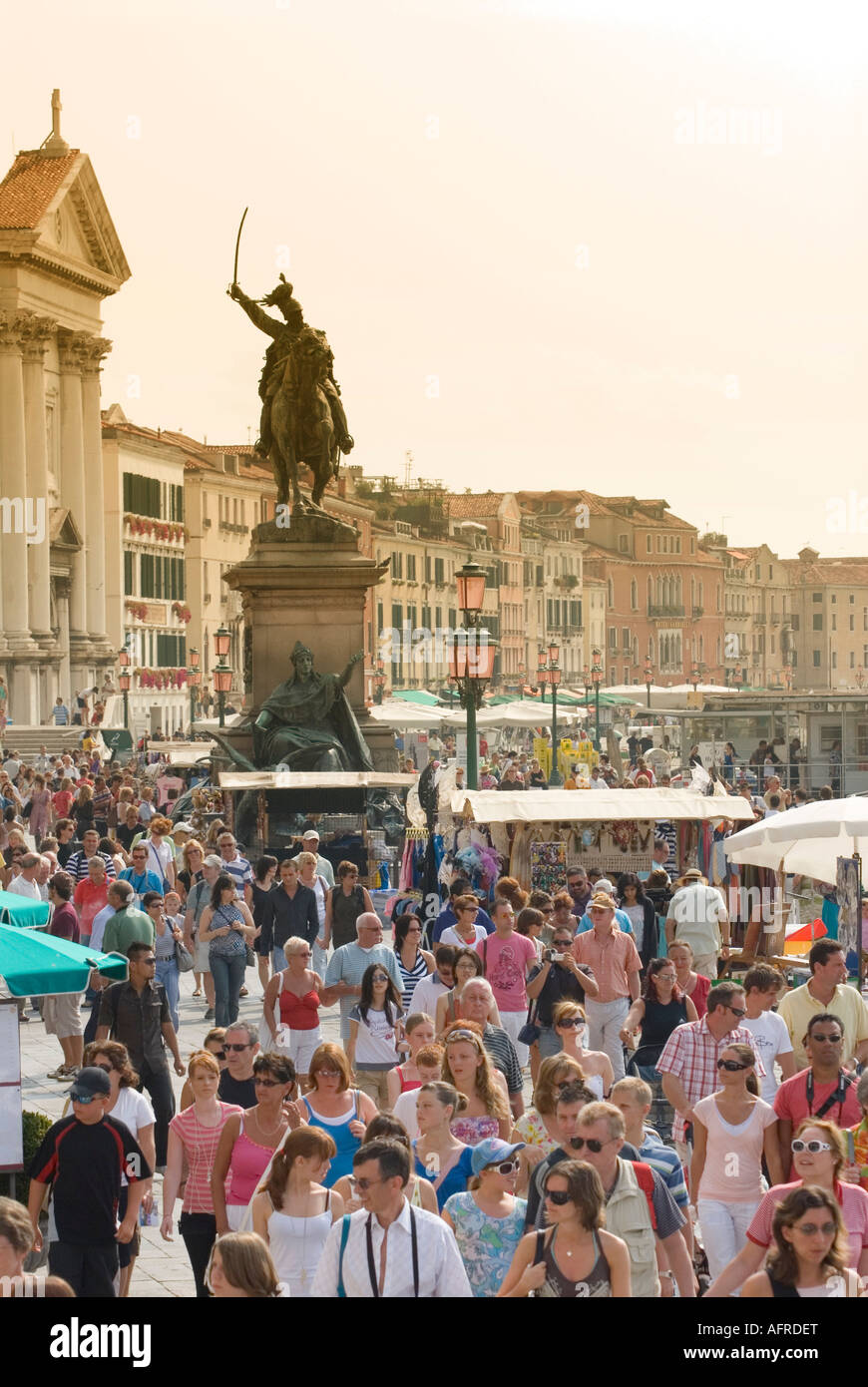 Summer crowds of tourists Venice Italy Stock Photo - Alamy
