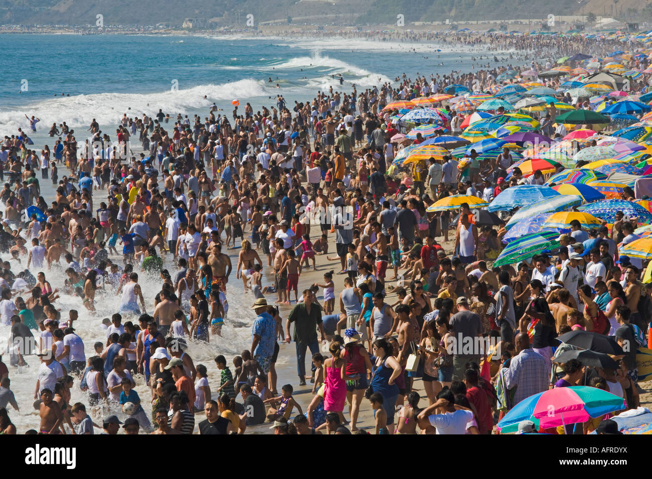 crowds enjoying the beach on Labor Day Stock Photo - Alamy