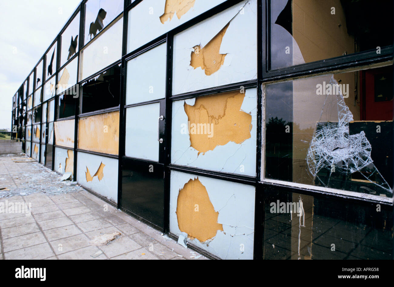 Vandalism 1980s broken windows hi-res stock photography and images - Alamy