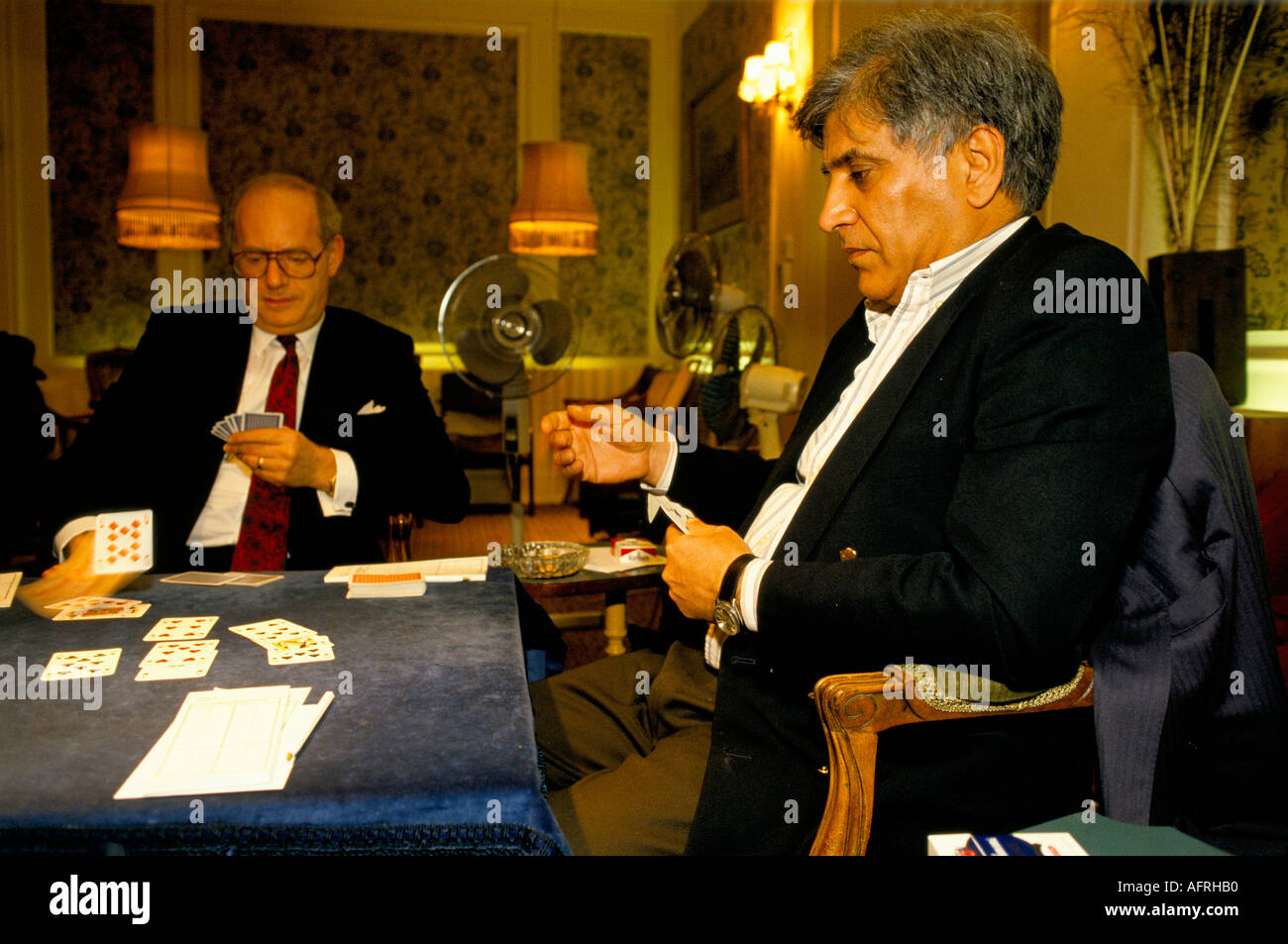 Bridge playing cards hi-res stock photography and images - Alamy