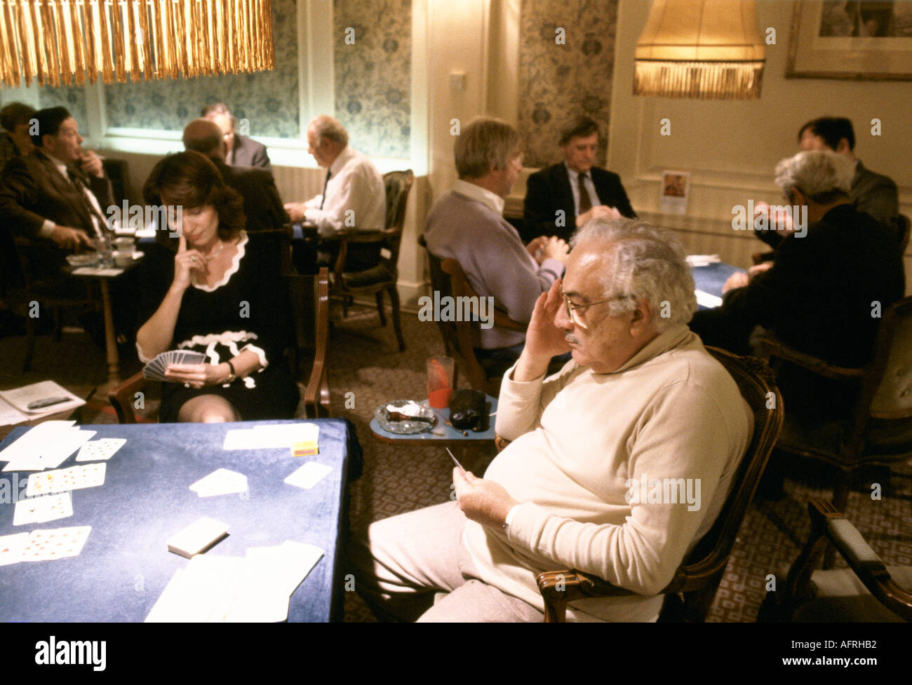 Bridge playing cards hi-res stock photography and images - Alamy