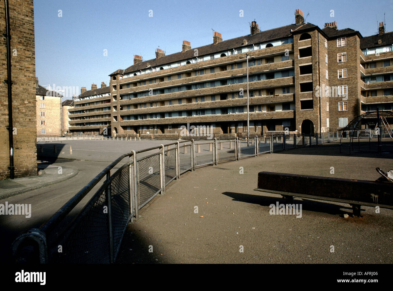 Council housing 1980s uk hi-res stock photography and images - Alamy
