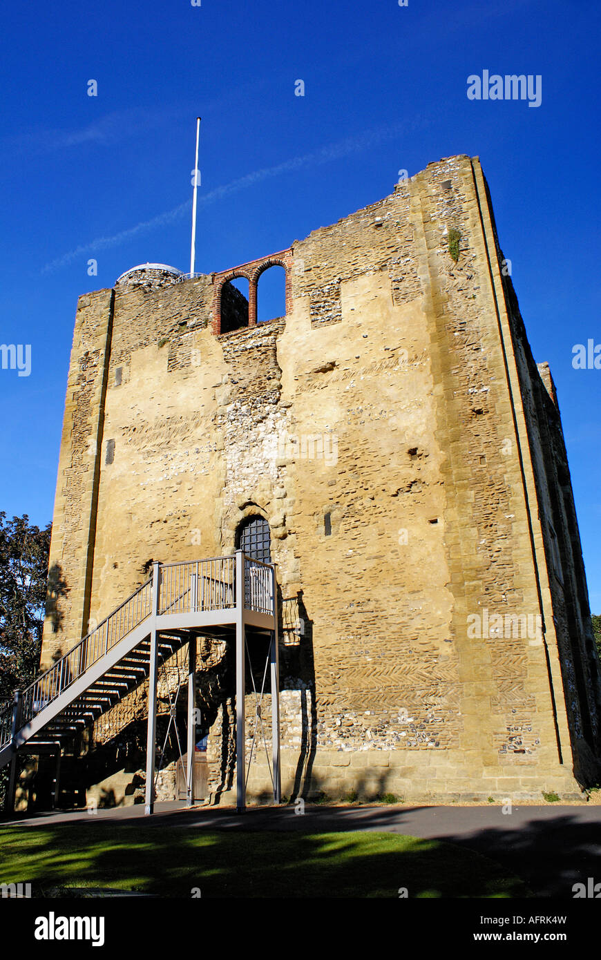 Ruins of guildford castle hi-res stock photography and images - Alamy
