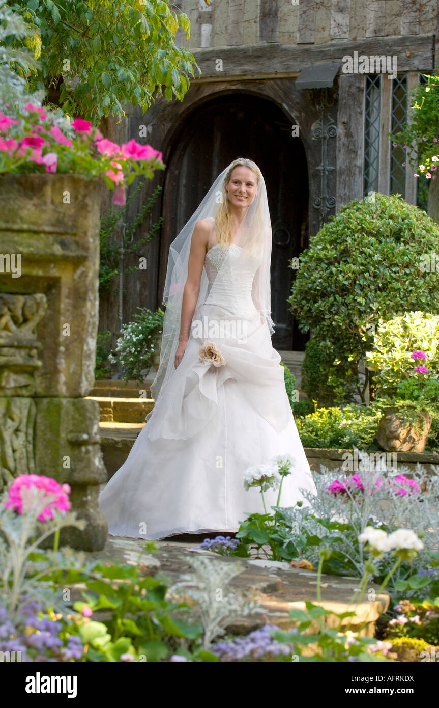 Slim tall bride hi-res stock photography and images - Alamy