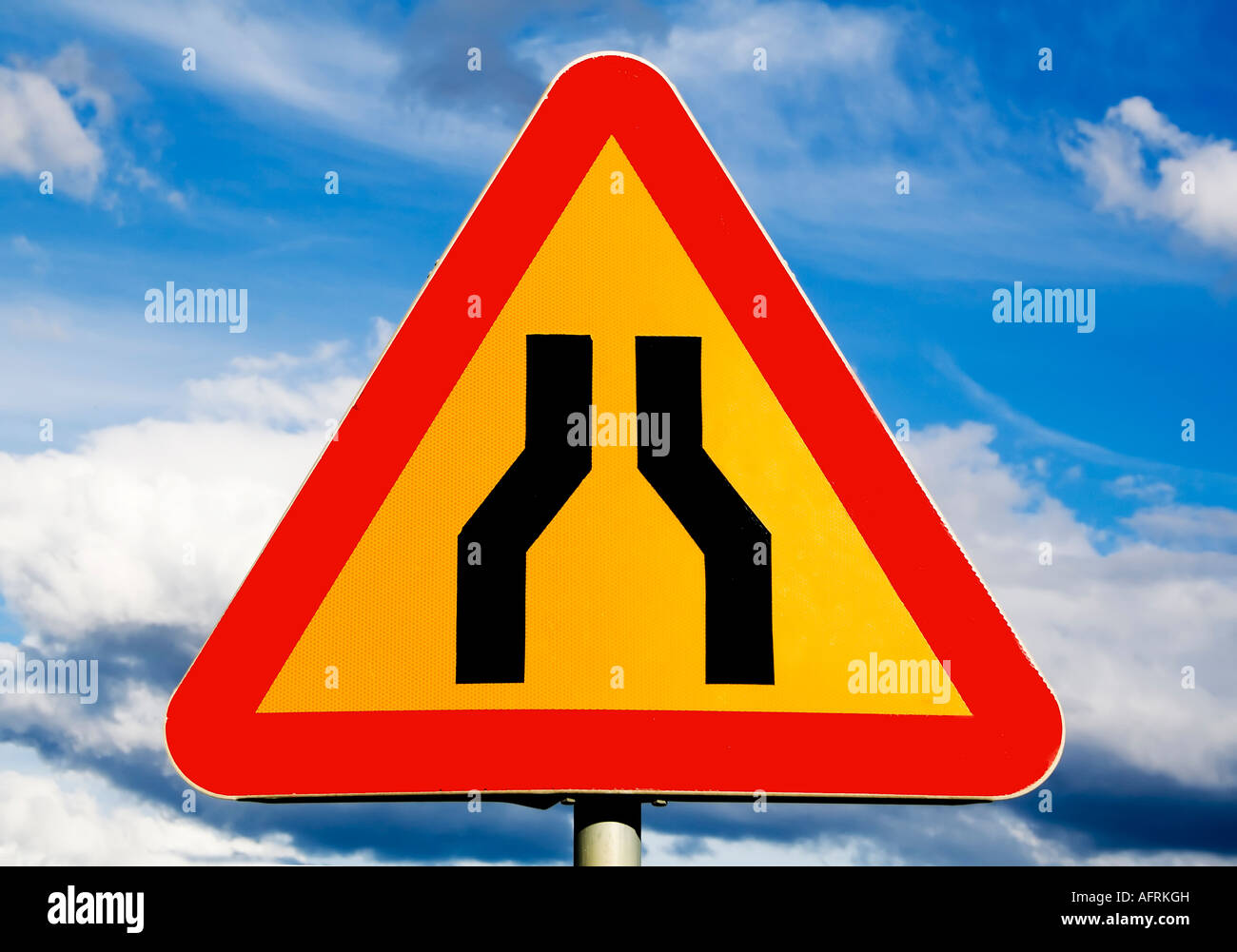 traffic warning sing for narrow passage Stock Photo - Alamy
