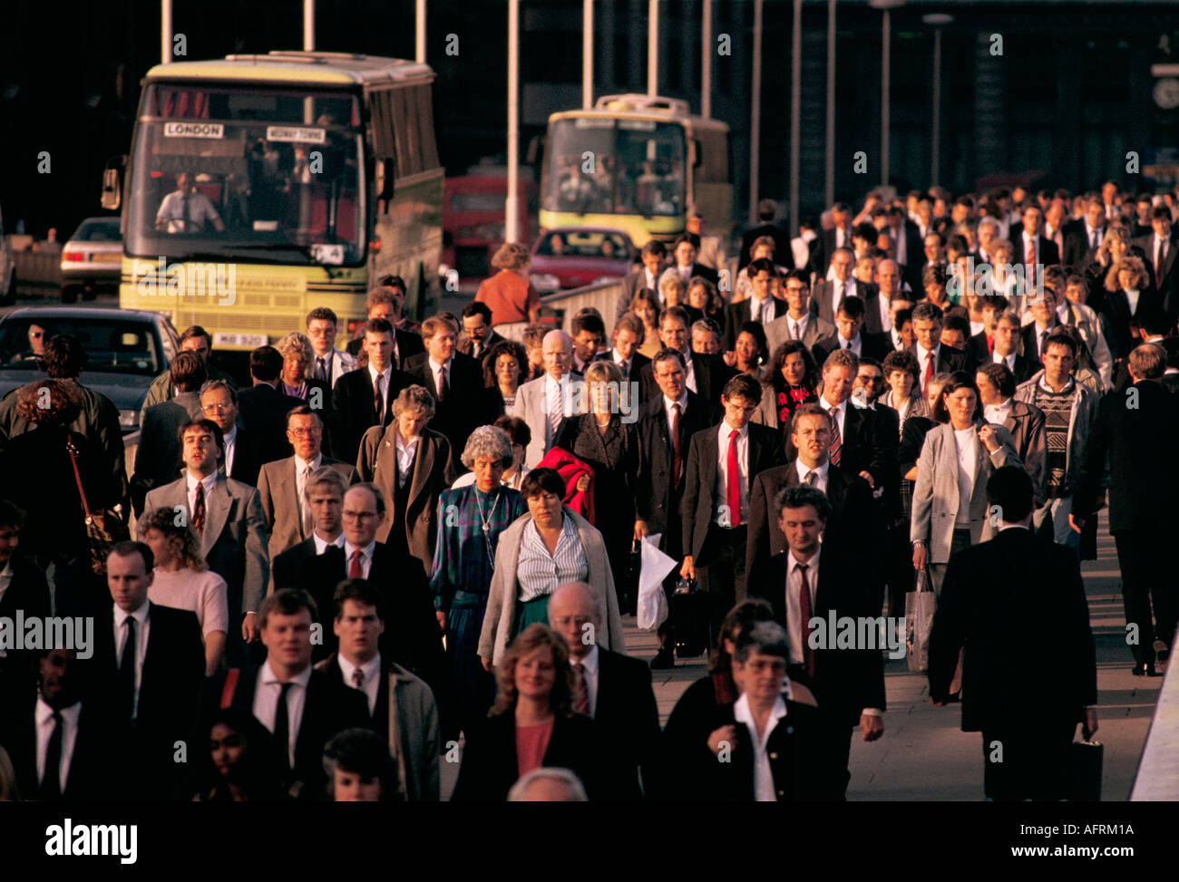 London bridge station crowds hi-res stock photography and images - Alamy