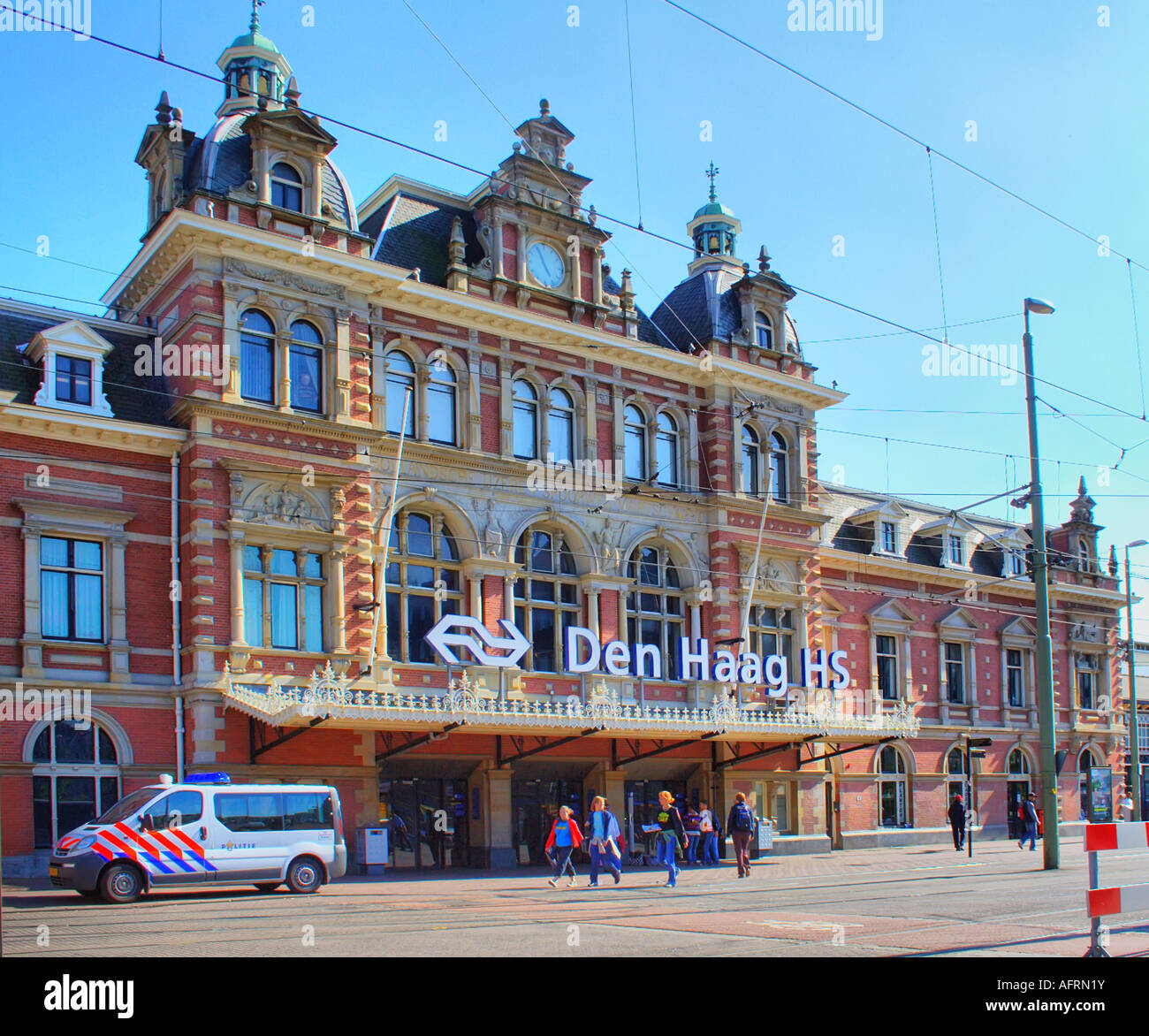 Den haag public transport station hi-res stock photography and images ...
