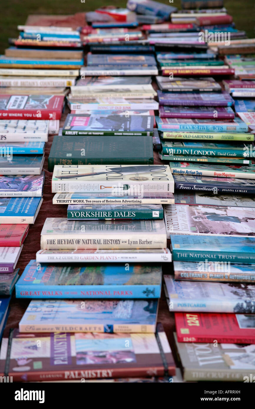 Cheap secondhand books hi-res stock photography and images - Alamy