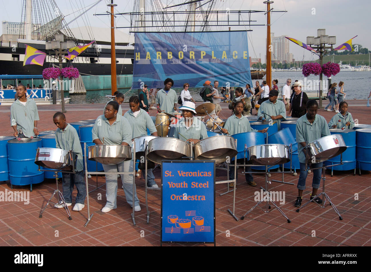 Steel band hi-res stock photography and images - Alamy
