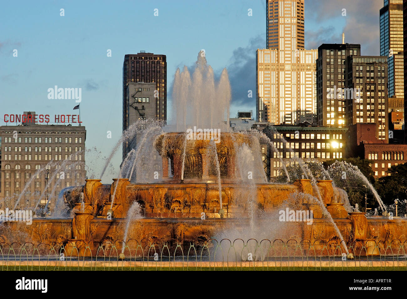 Buckingham fountain chicago hi-res stock photography and images - Alamy