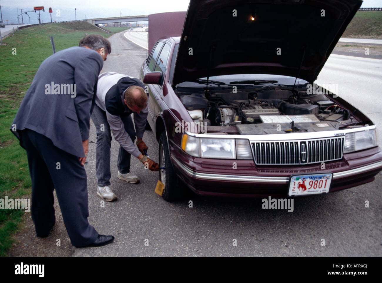 Utah Usa Breakdown On The Freeway Changing A Wheel Stock Photo - Alamy