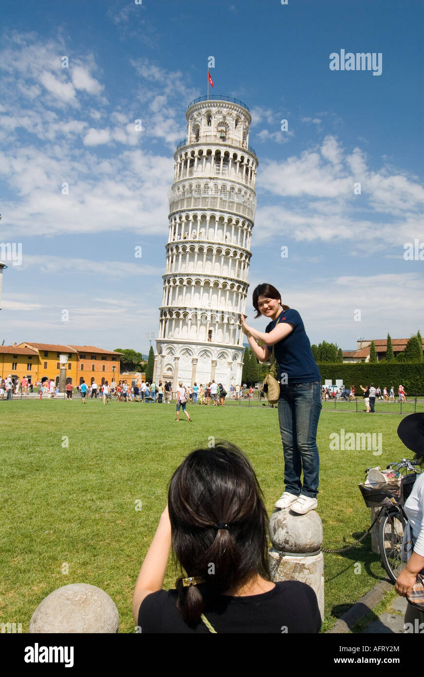 Leaning tower of pisa pose hi-res stock photography and images - Alamy