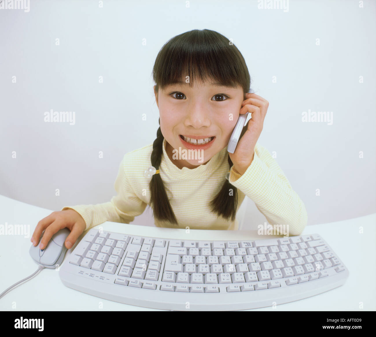 Girl keyboards computer hi-res stock photography and images - Alamy