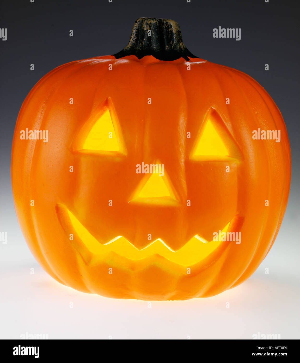 Single halloween hi-res stock photography and images - Alamy