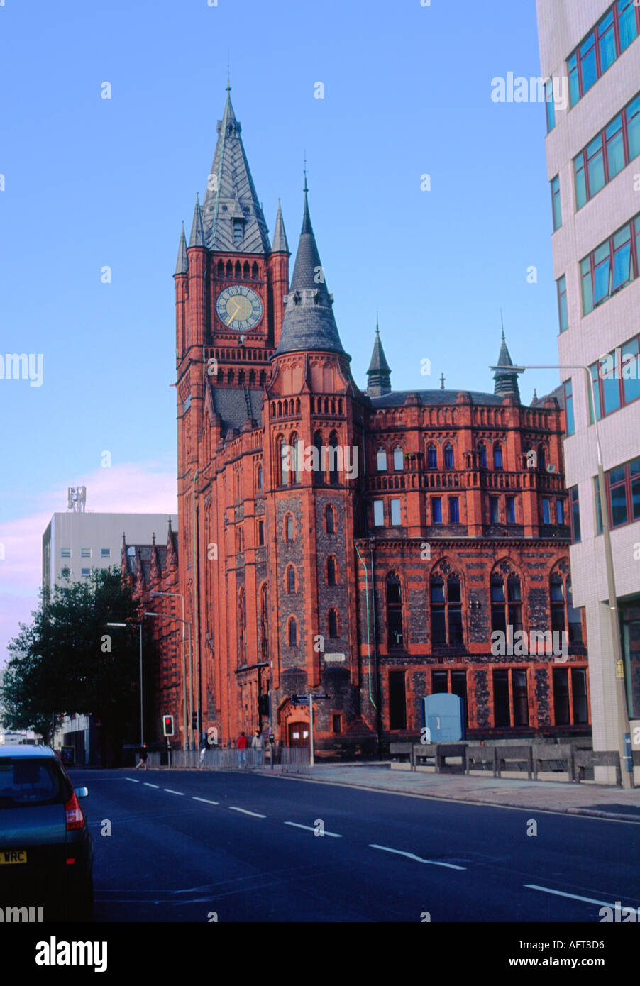 Liverpool university clock tower hi-res stock photography and images ...