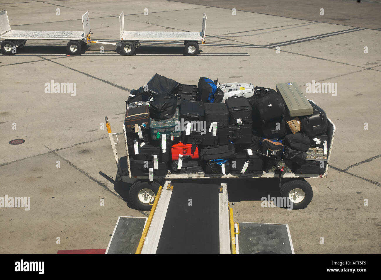 Photographs of lost baggage hi-res stock photography and images - Alamy