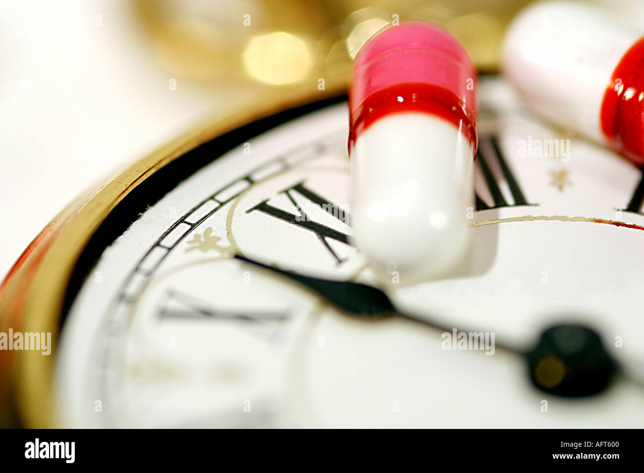 Hundreds of pills hi-res stock photography and images - Alamy