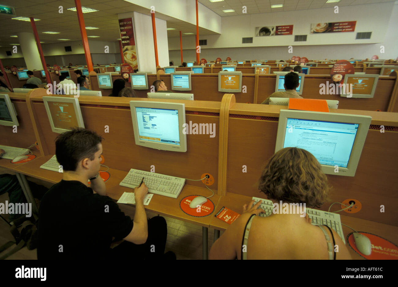 Internet cafe hi-res stock photography and images - Alamy