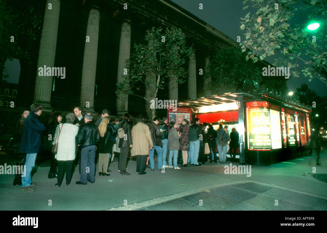 Waiting queue teens ticket hi-res stock photography and images - Alamy