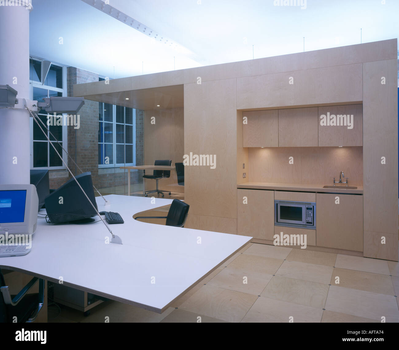 Uncluttered commercial kitchen hi-res stock photography and images - Alamy