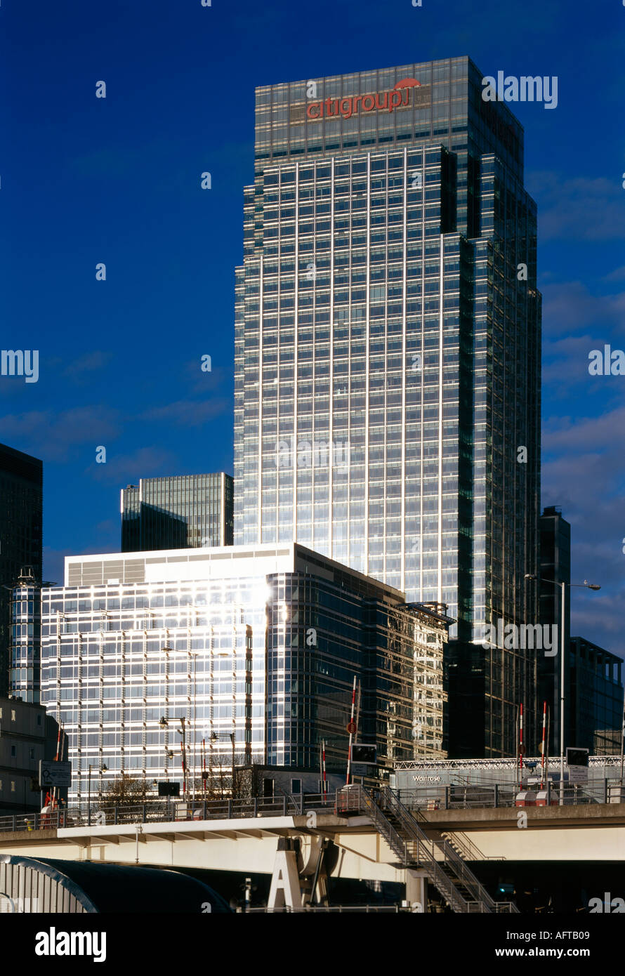 25 canada square hi-res stock photography and images - Alamy
