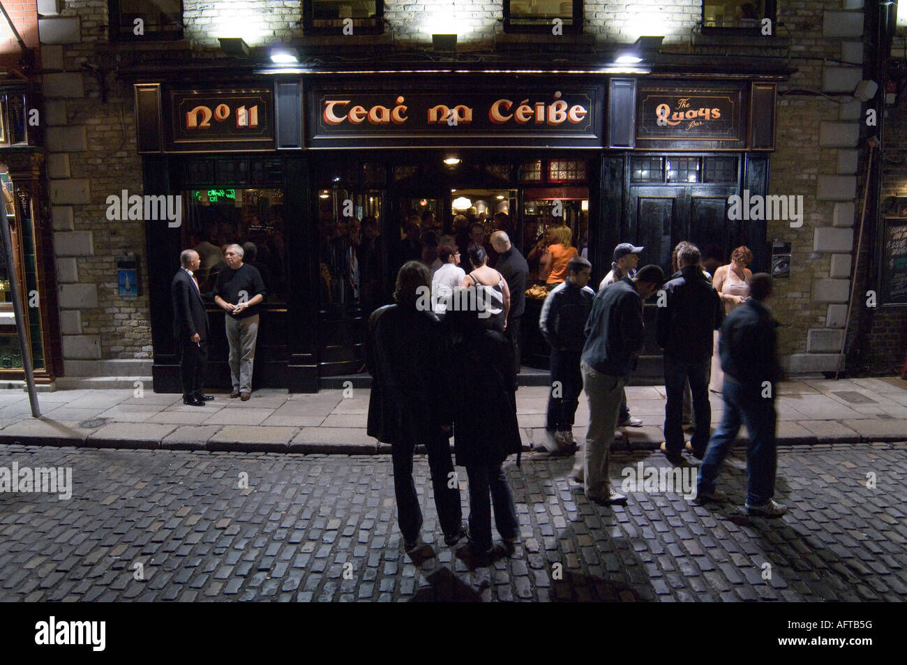 The Quays bar Temple Bar Dublin Stock Photo - Alamy