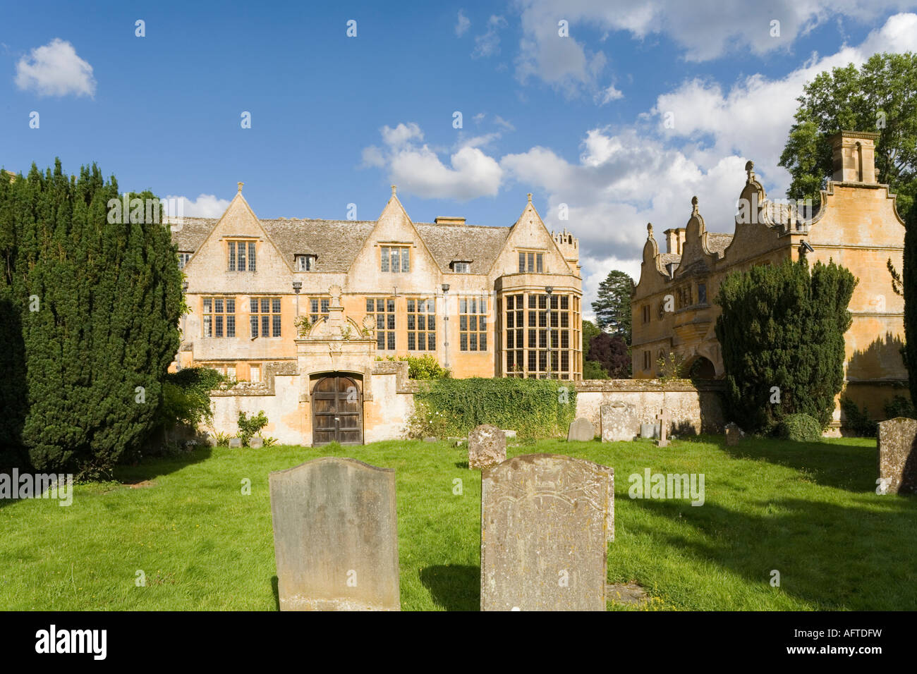 Jacobean manor houses cotswolds hi-res stock photography and images - Alamy