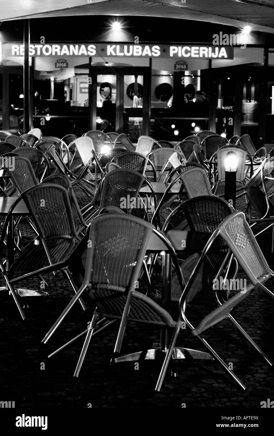 Dinner outside restaurant Black and White Stock Photos & Images - Alamy