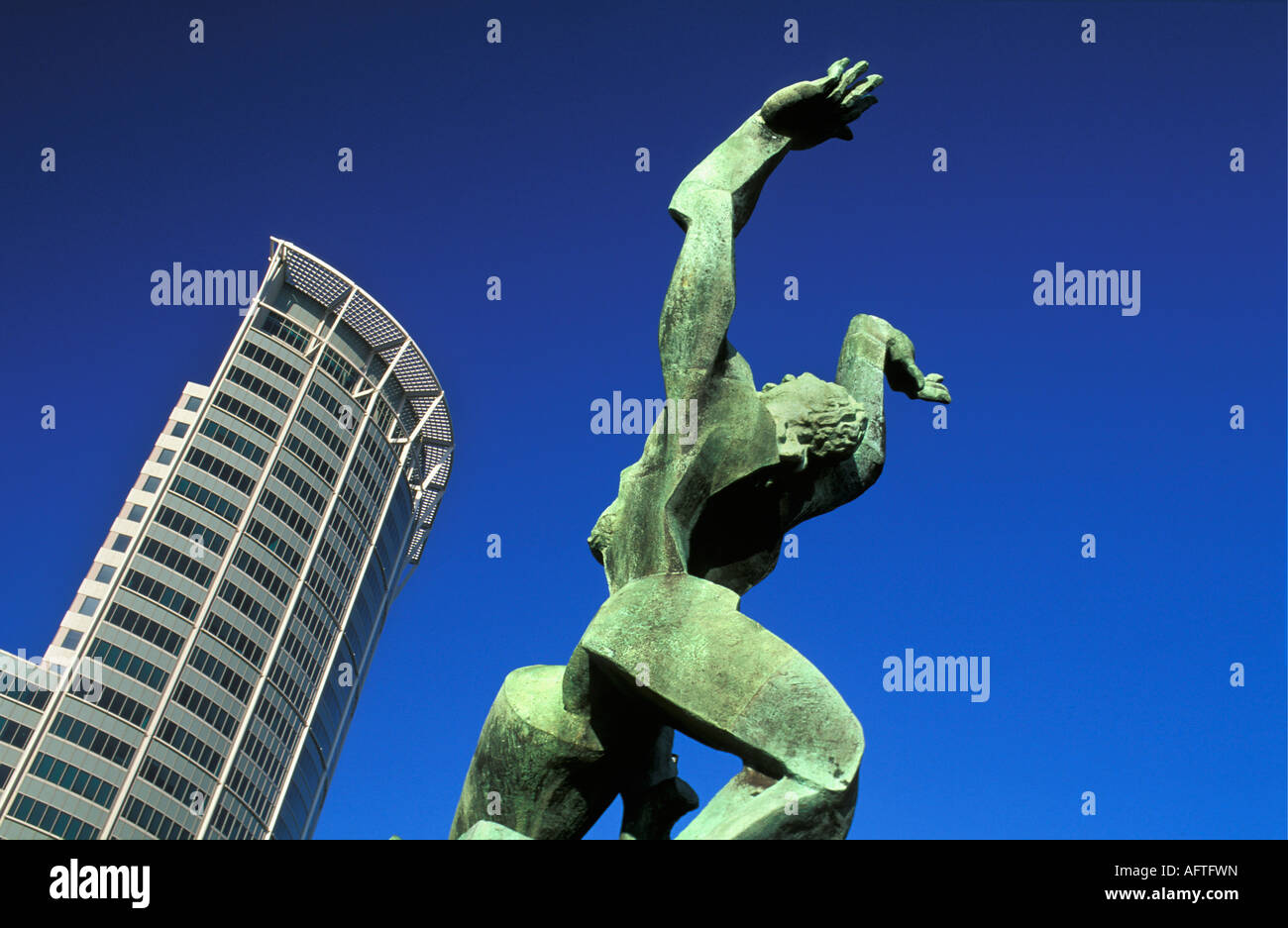 Rotterdam statue hi-res stock photography and images - Alamy