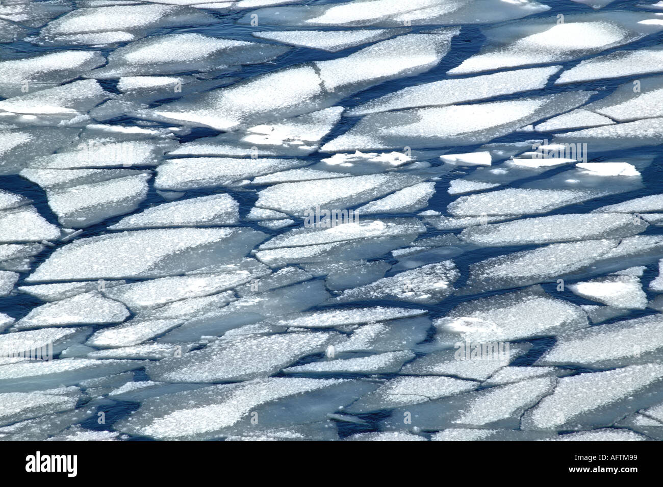 Fragmented sea ice hi-res stock photography and images - Alamy