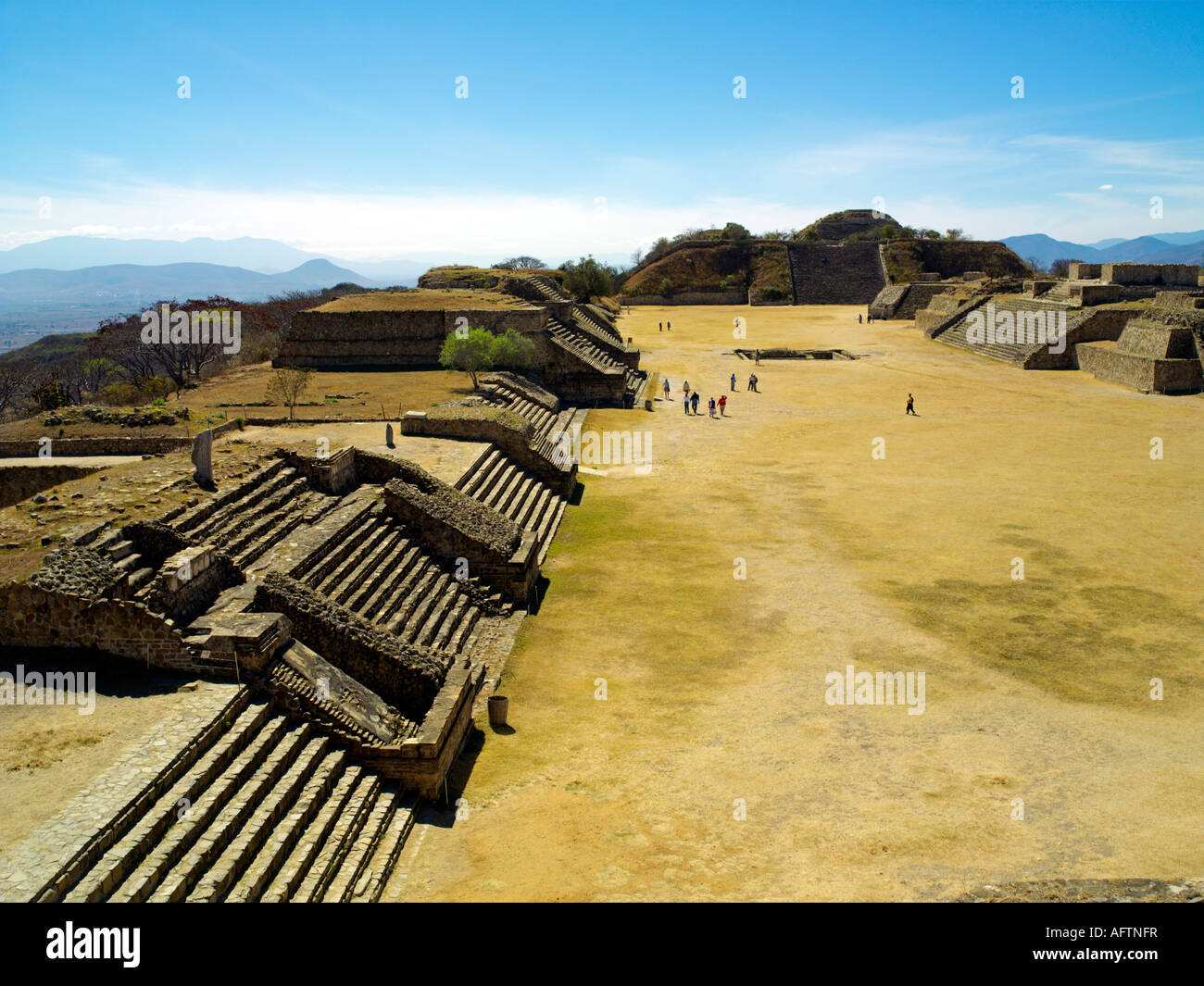 Plataforma sur monte albán hi-res stock photography and images - Alamy