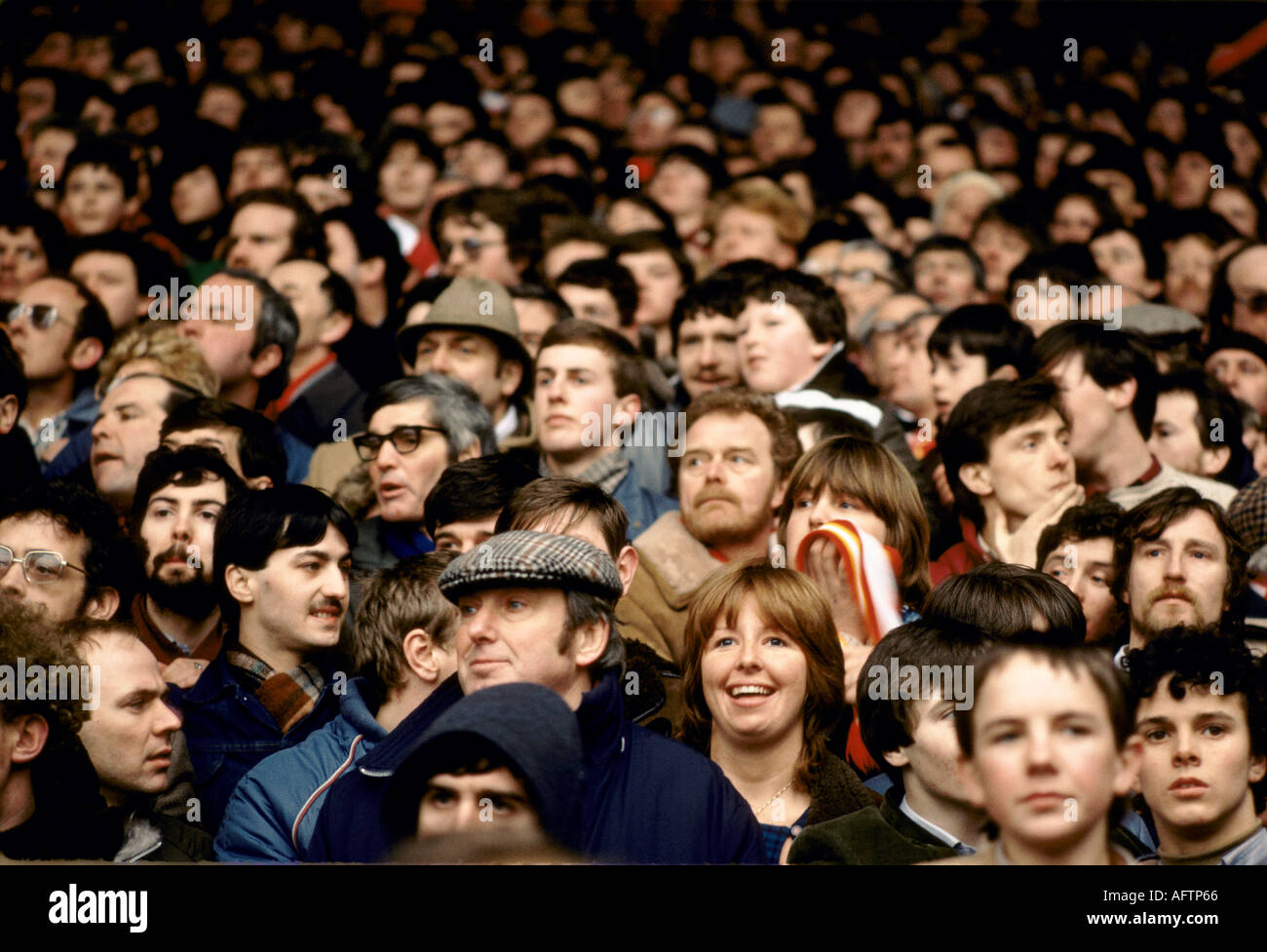 Anfield crowd High Resolution Stock Photography and Images - Alamy