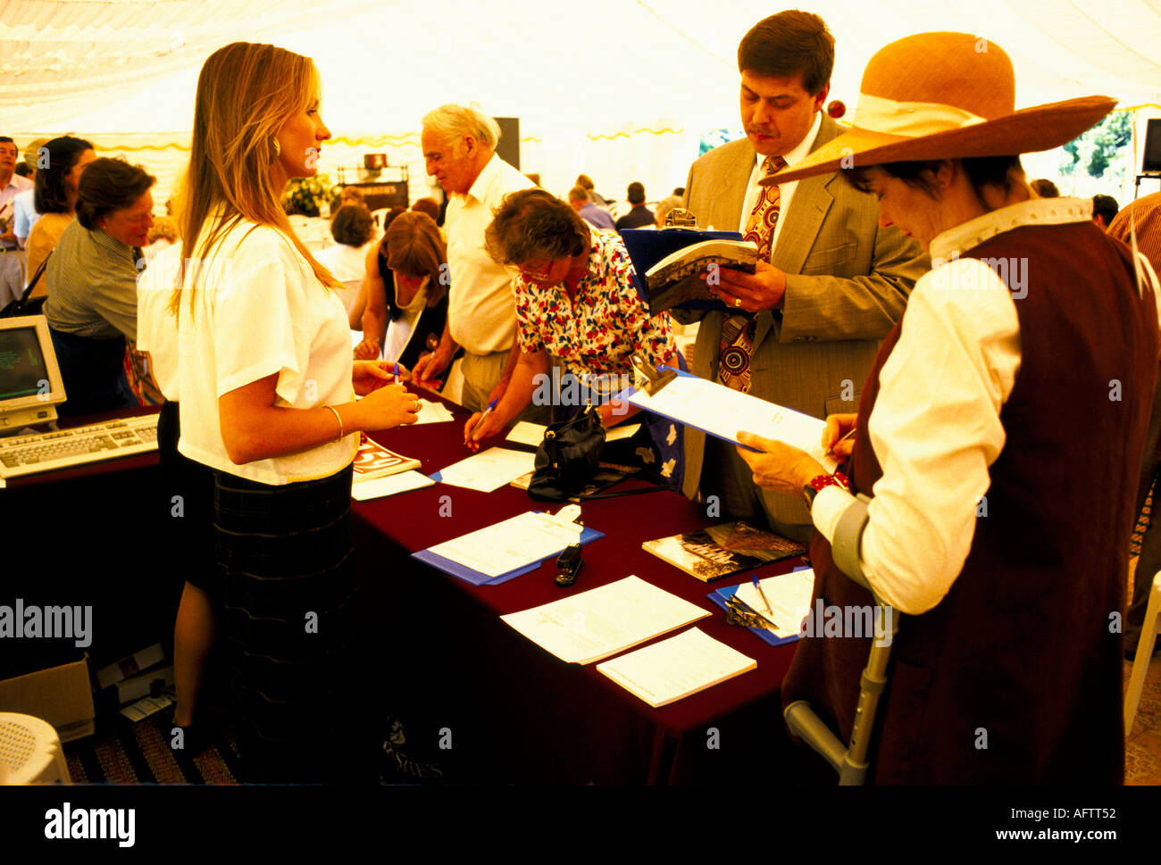 Antique auction house hi-res stock photography and images - Alamy