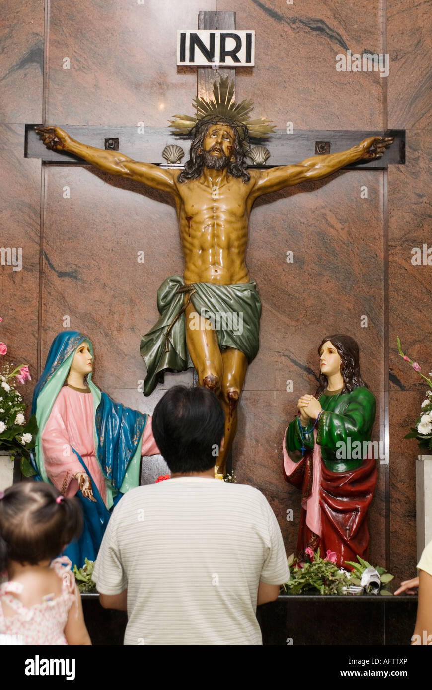 Filipino praying hi-res stock photography and images - Alamy