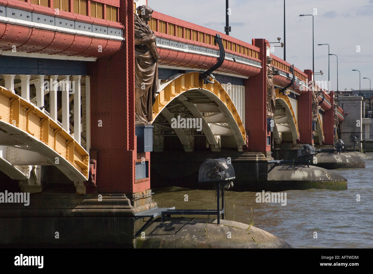 Vauxhall Bridge River Thames London England Stock Photo - Alamy