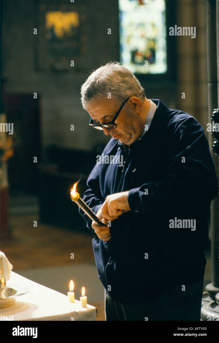 HIGH CHURCH OF ENGLAND ST JOHN THE BAPTIST CHURCH WEST LONDON PREPARING ...