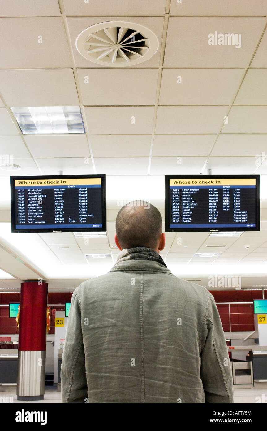Looking at signs hi-res stock photography and images - Alamy