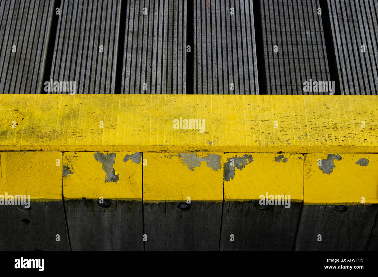 Edge boards hi-res stock photography and images - Alamy