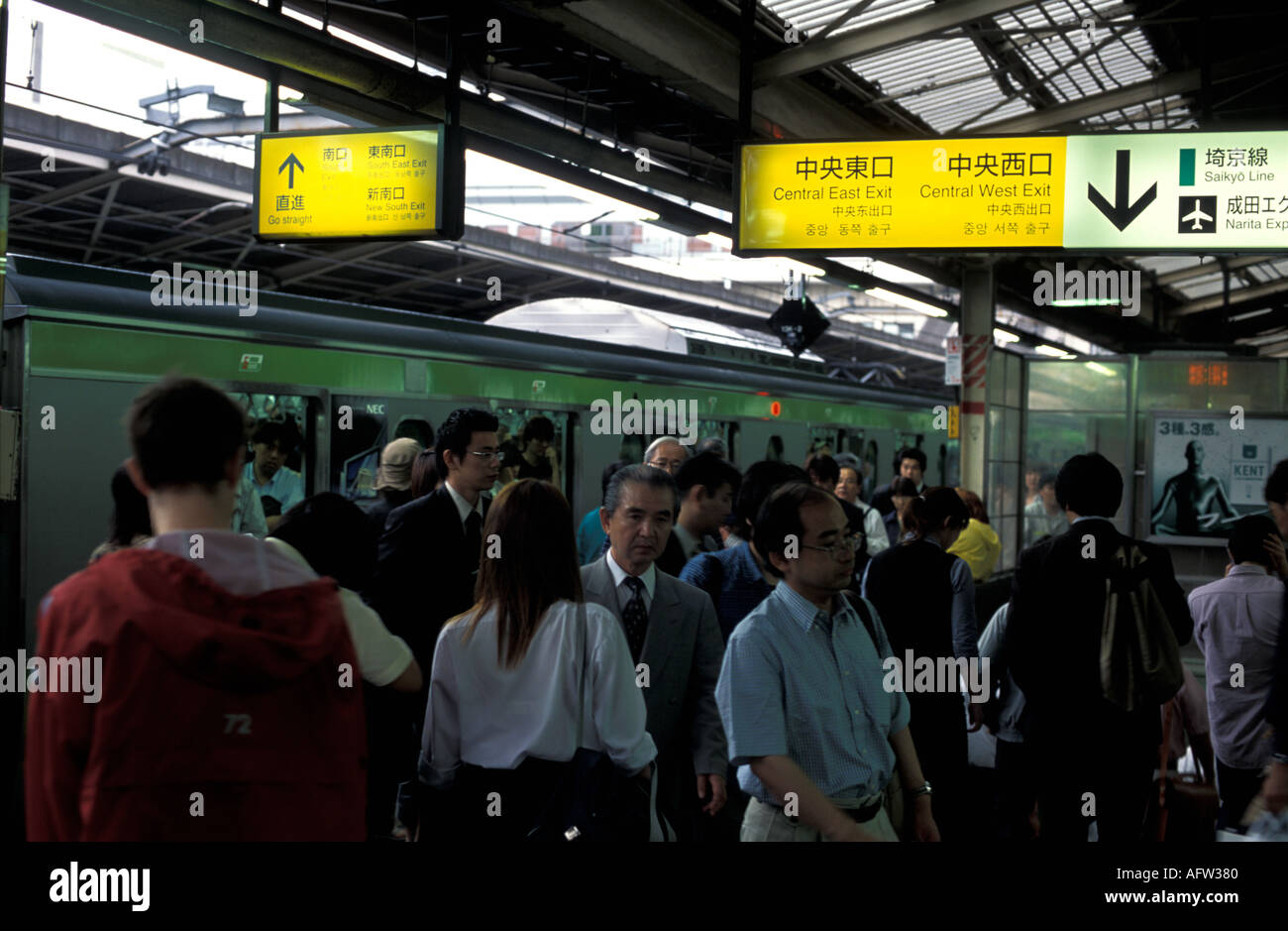 Tokyo train station crowds rush hi-res stock photography and images - Alamy