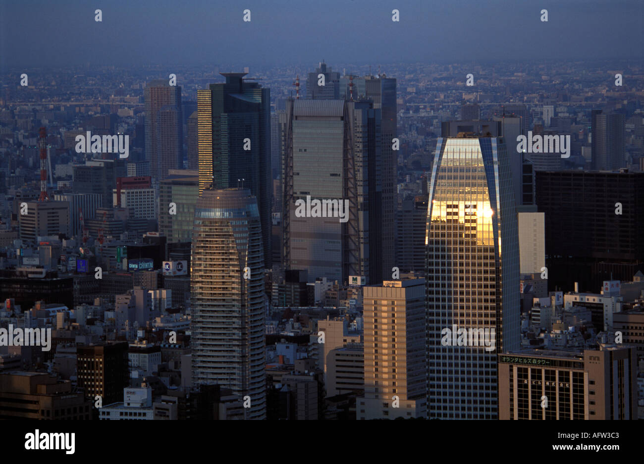 Development tokyo mori building hi-res stock photography and images - Alamy