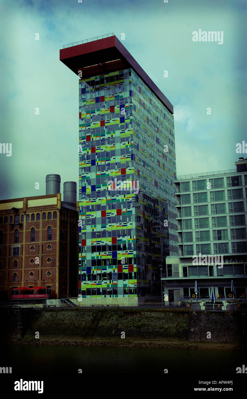 modern building media harbour dusseldorf Stock Photo - Alamy