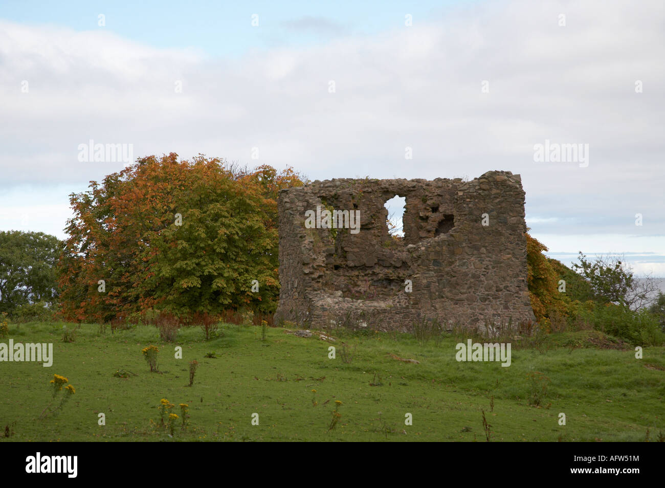 old abandoned ruined carra castle building in farmland outside ...