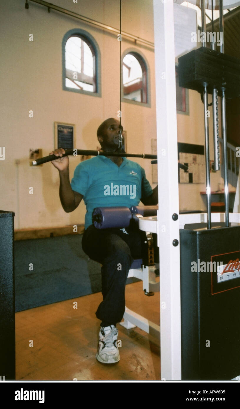 Man weights machine for legs hi-res stock photography and images - Alamy