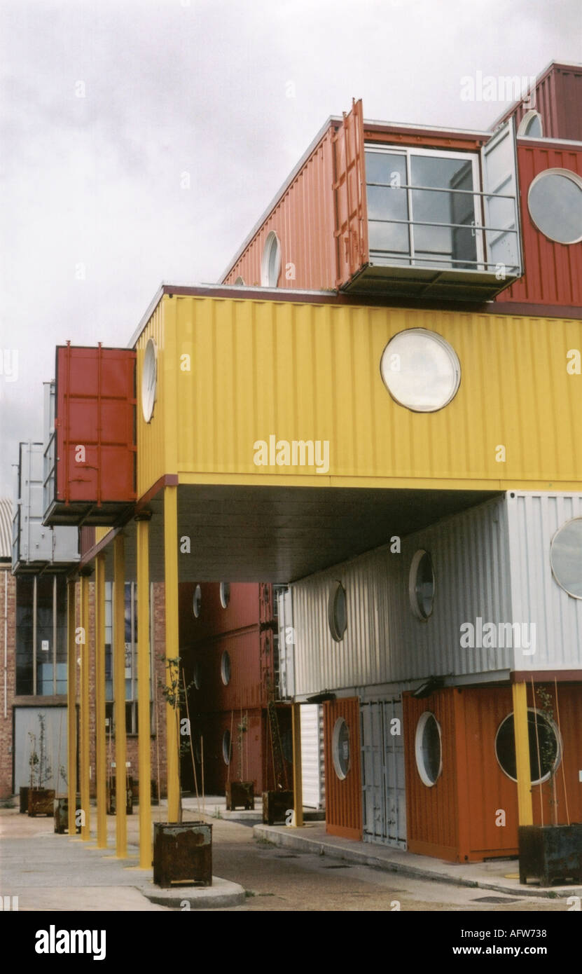 Orange and white stanchions hi-res stock photography and images - Alamy